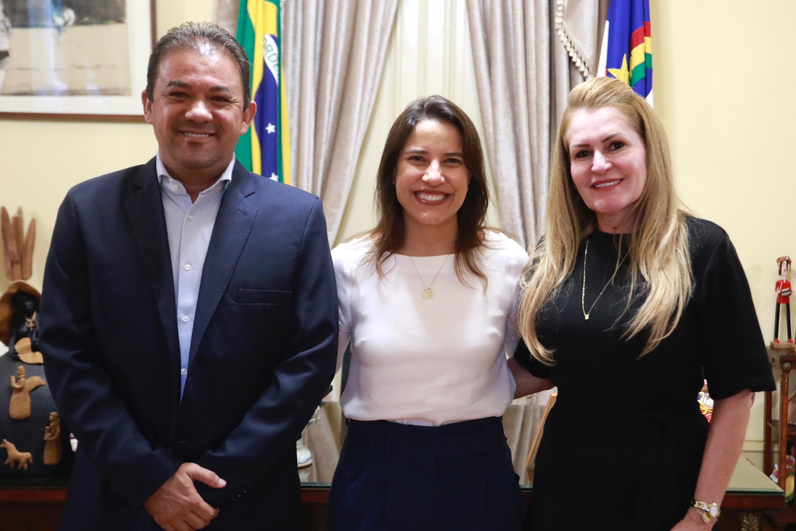 Raquel recebe prefeito eleito de Araripina e a deputada Roberta Arraes ... Raquel recebe prefeito eleito de Araripina e a deputada Roberta Arraes ...
